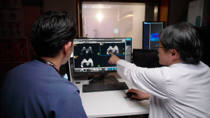 Increased diagnostic confidence with AI MR software | Philips