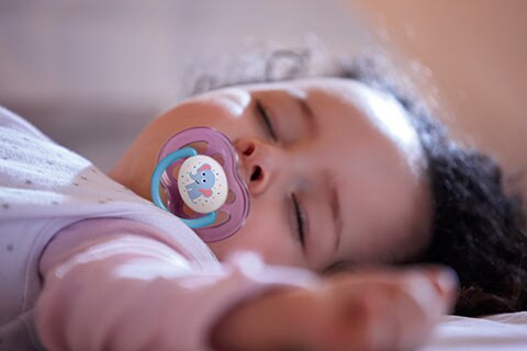 Why it's healthy to use Baby Pacifiers | Philips Avent