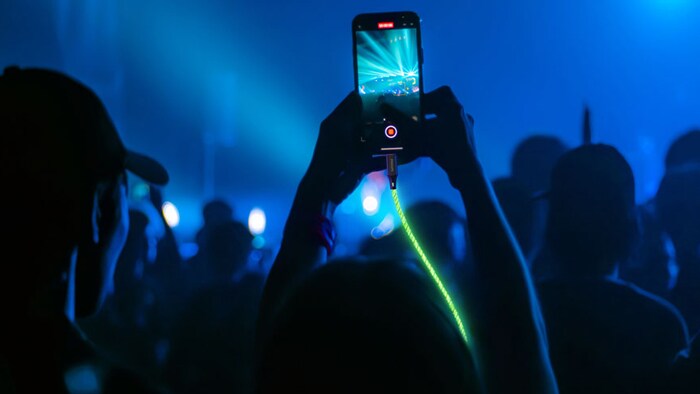 Mobile accessories. Discover the full range | Philips