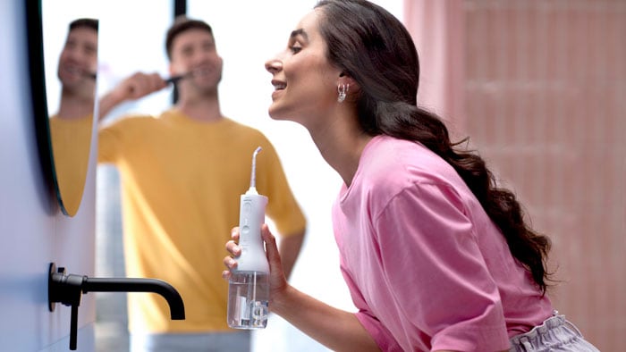 Jet d’eau pour les dents ou fil dentaire ? | Philips