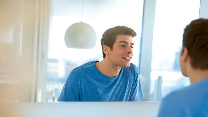 How to use a tongue scraper: Clean tongue 101 | Philips