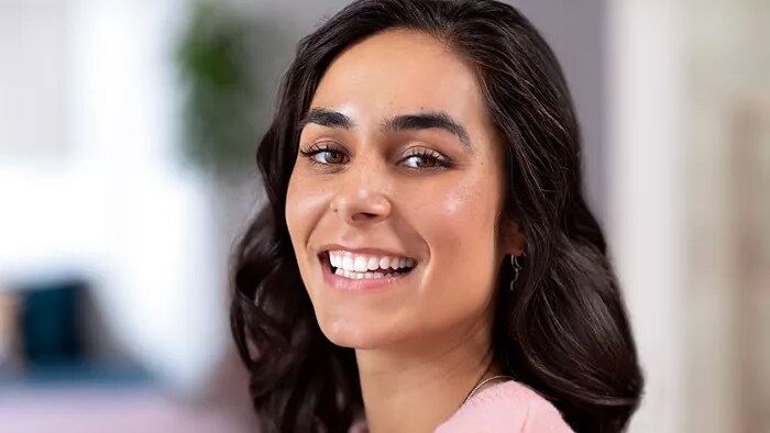 Cleaning between teeth: interdental brush vs floss I Philips