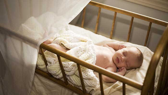 How to make a baby sleep at night | Philips