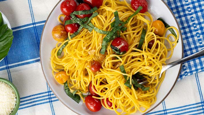 Carrot Spaghetti with Blistered Cherry Tomato Sauce | Philips