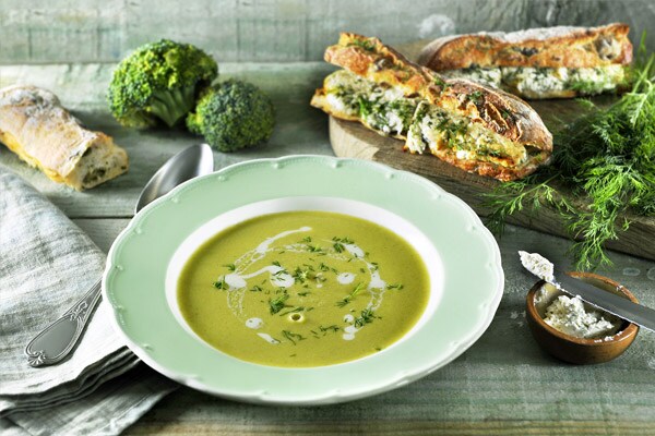 Broccoli soup with goats' cheese | Philips Chef Recipes