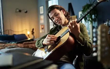 Men's hairstyle trends 2024: Low-maintenance | Philips