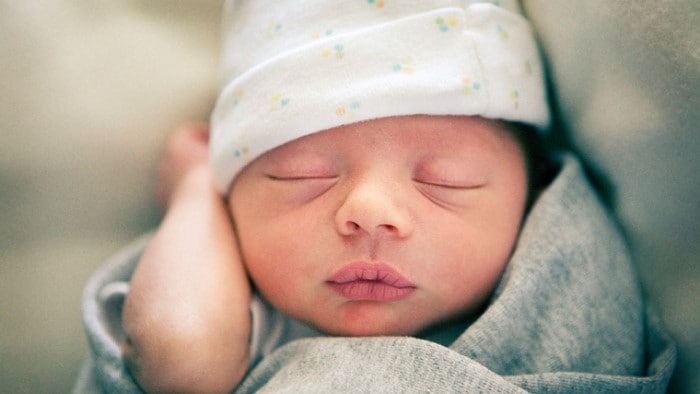 Ile powinien przybierać na wadze noworodek? | Philips