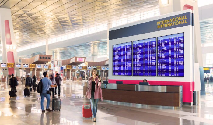 Digital signage for transportation | Philips
