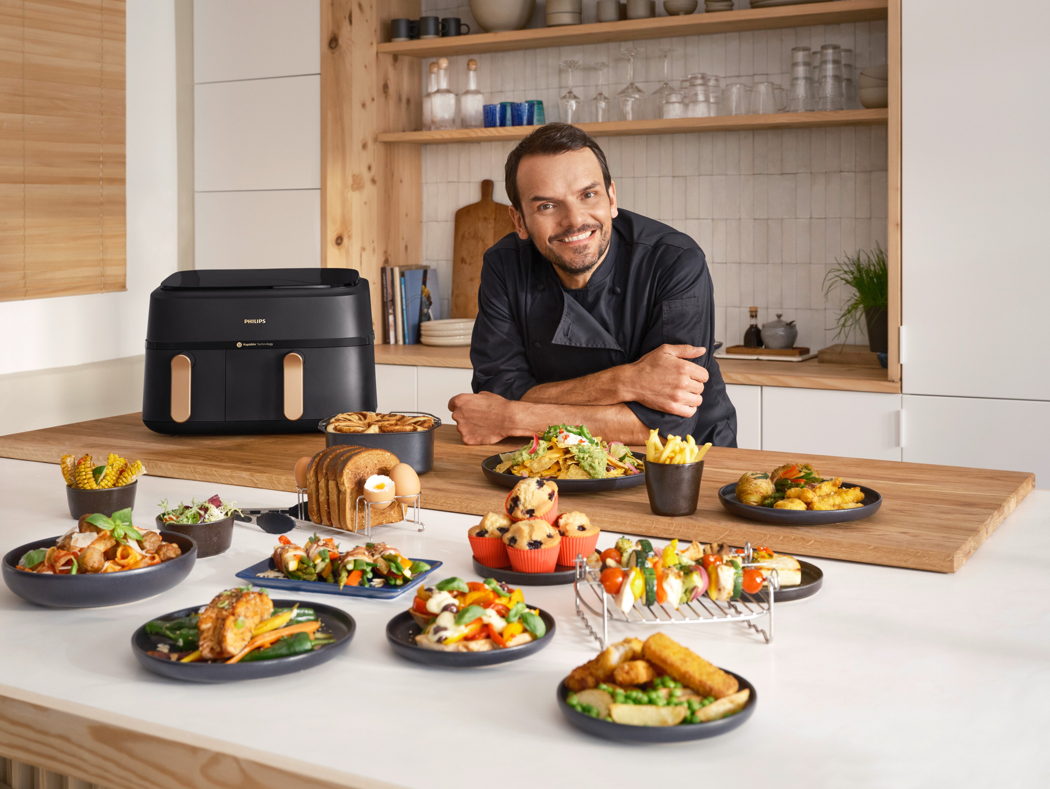 Kampagnenstart: Philips Airfryer setzt auf Henssler und Mini-Chefs ...