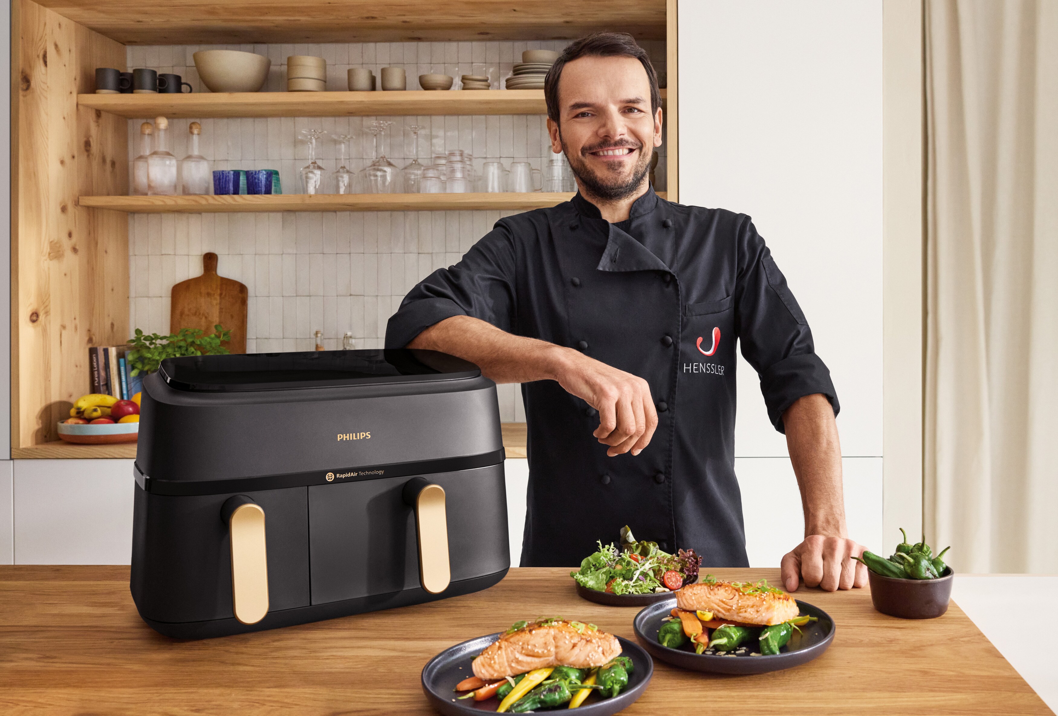 Kampagnenstart: Philips Airfryer setzt auf Henssler und Mini-Chefs ...