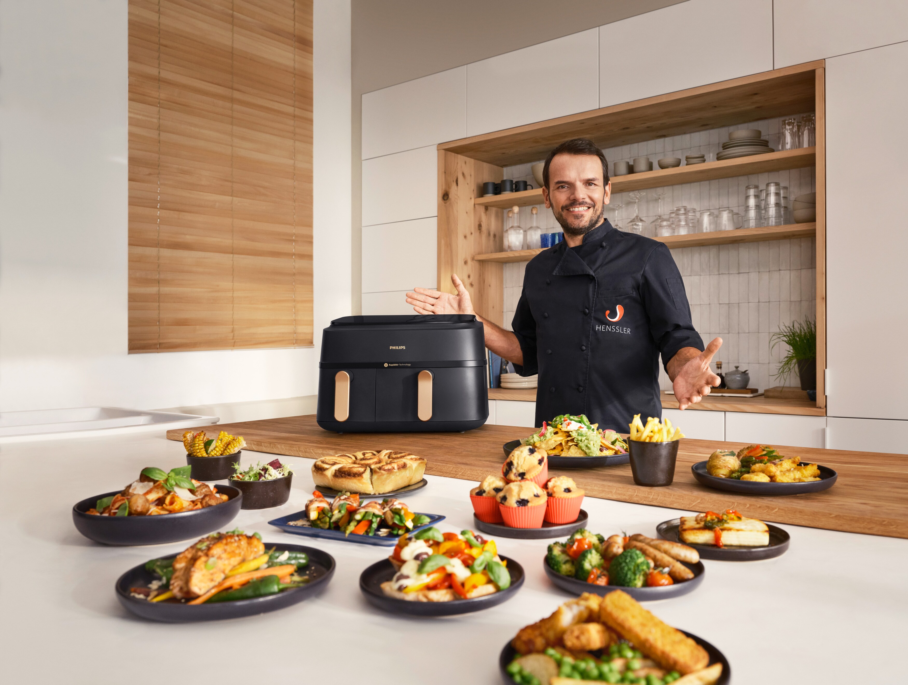 Kampagnenstart: Philips Airfryer setzt auf Henssler und Mini-Chefs ...