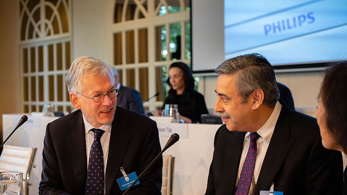 Philips stelt voor CEO Frans van Houten en CFO Abhijit Bhattacharya te ...