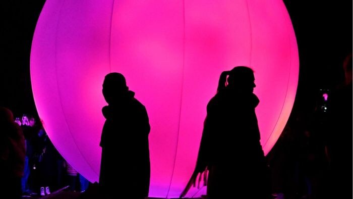 Light up your visit during GLOW | Philips Museum